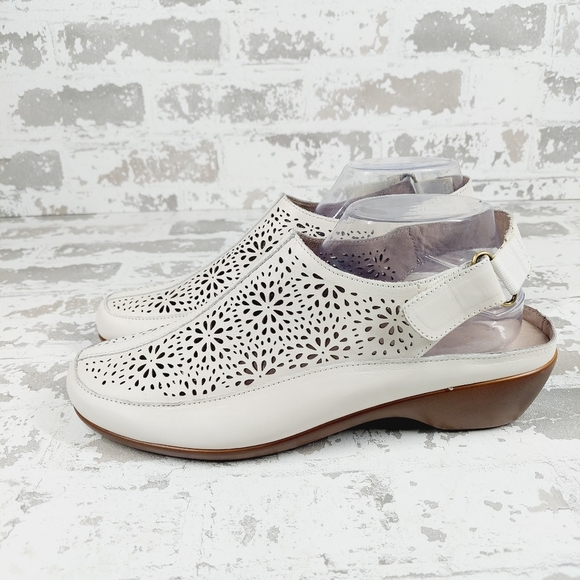 Easy Spirit | Shoes | New Easy Spirit Dawn Leather Laser Cut Sandals ...